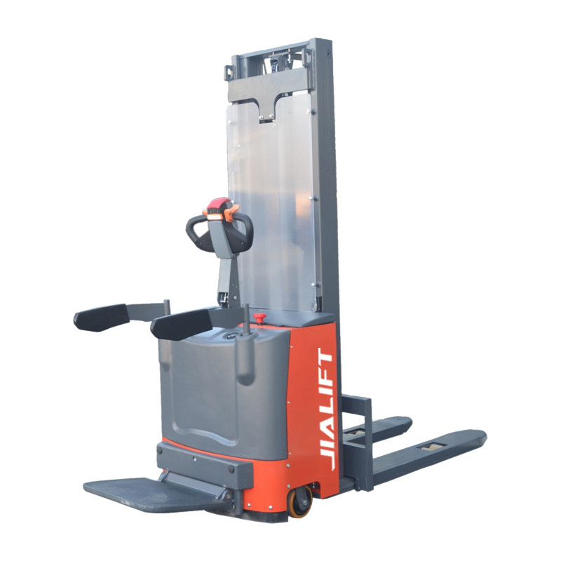 Electric Reach Stacker CL20